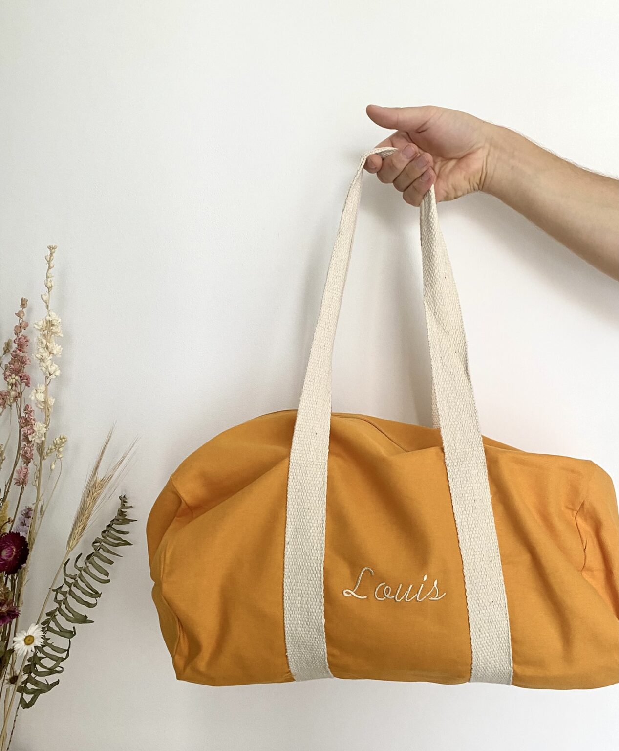 Sport-& logeer tas met geborduurde naam – Studio Marie
